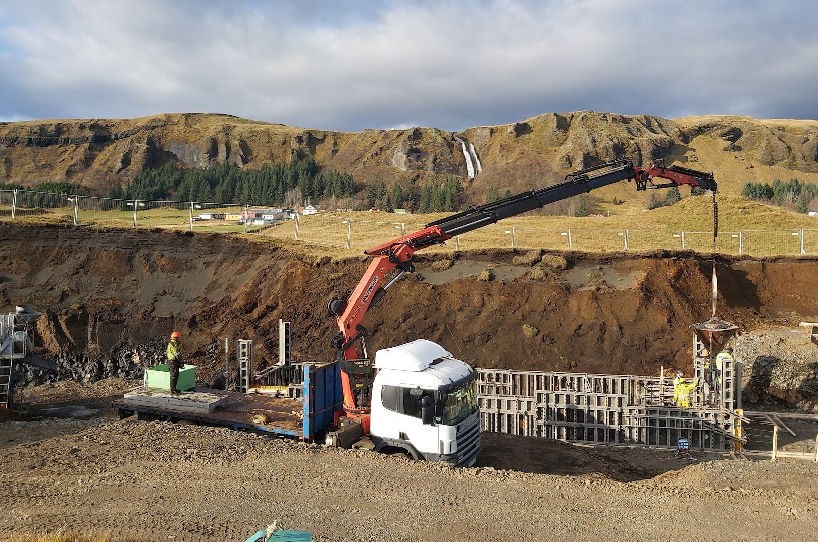 Fyrsta steypan í Gestastofu VJP | Klaustur